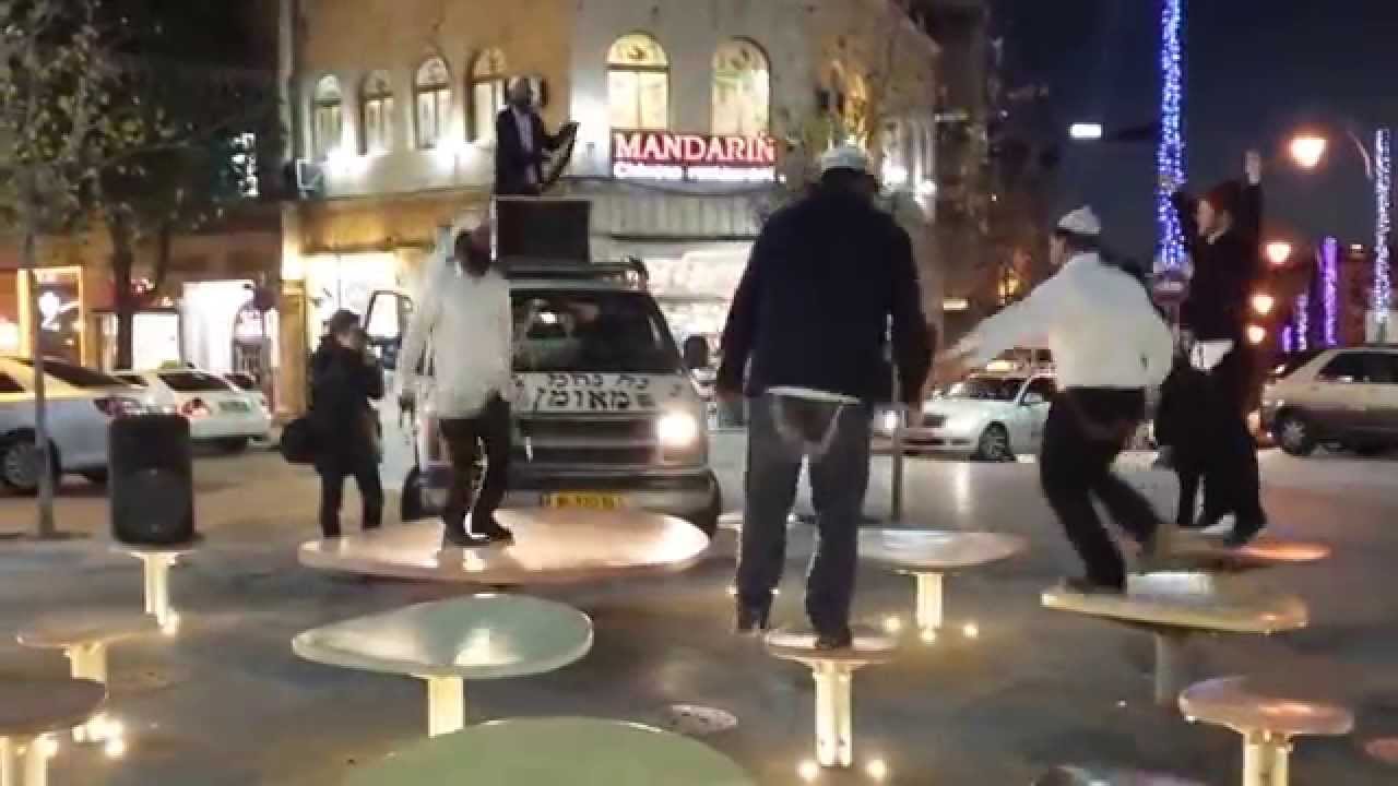 ISRAEL. HASIDIC JEWS DANCING IN JERUSALEM. - YouTube