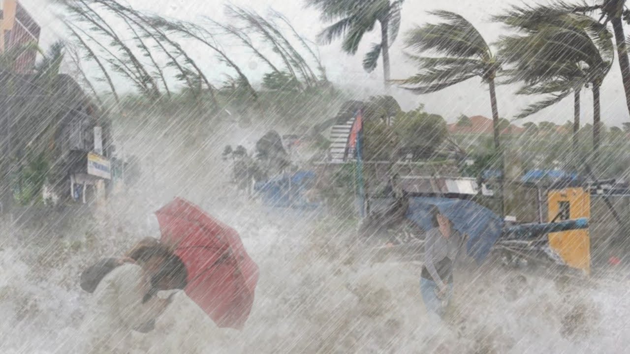 Indonesia is Broken! Giant Rainstorm and Strong Winds Destroy Village ...