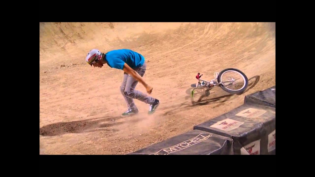 Brett Banasiewicz Crash on BMX - YouTube