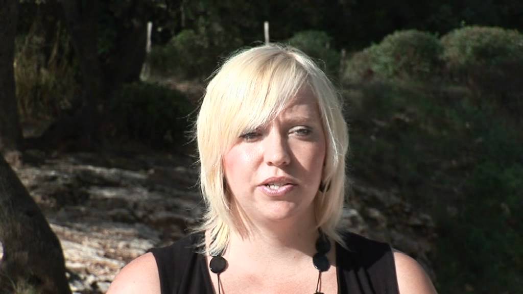 Victoria James - Animal Behaviourist & Trainer - YouTube