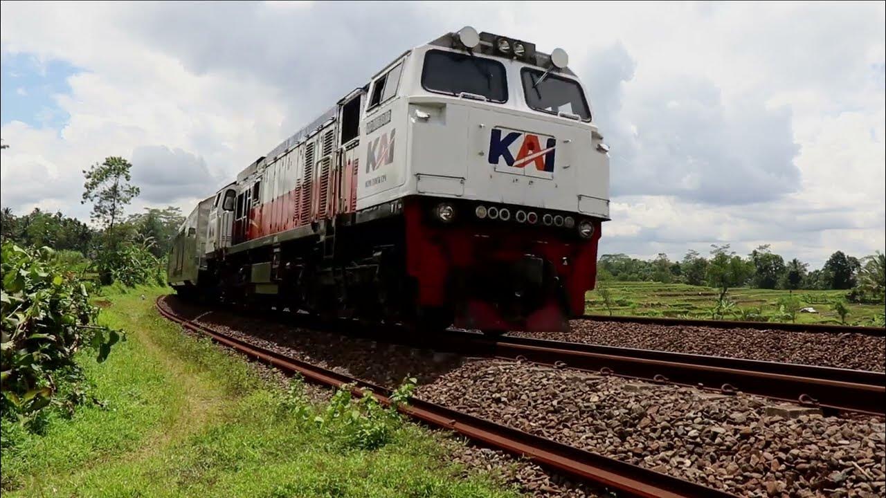 Railfanning Today : Chasing The Trains at Java Southern Railroad - YouTube