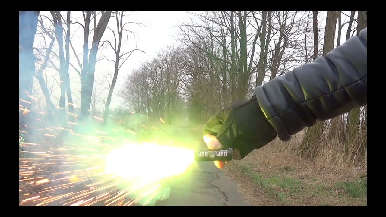 STRONG FIRECRACKER EXPLOSION IN HAND Dum Bum !!! 😱/ WYBUCH PETARDY DUM ...