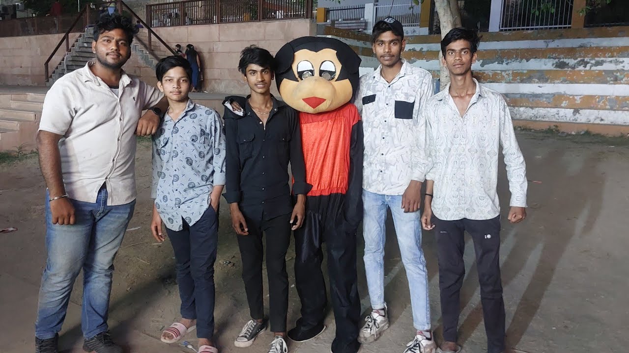 Pawan singla Prank: | Teddy Bear | Devi mandir Public Reactions - YouTube