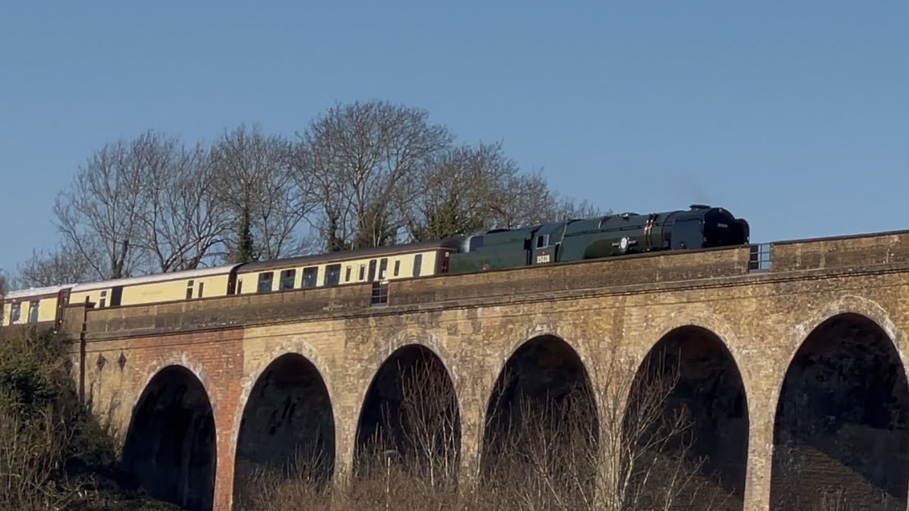 Clan Line Steam Train / Locomotive No 35028 & Southeastern Trains at ...