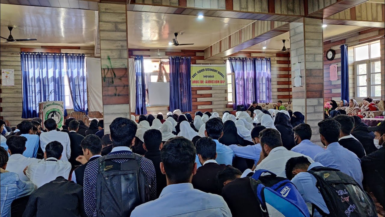 Kashmiri Song ll yar manavun chum ll by Students of BHSS Sherabad ll ...
