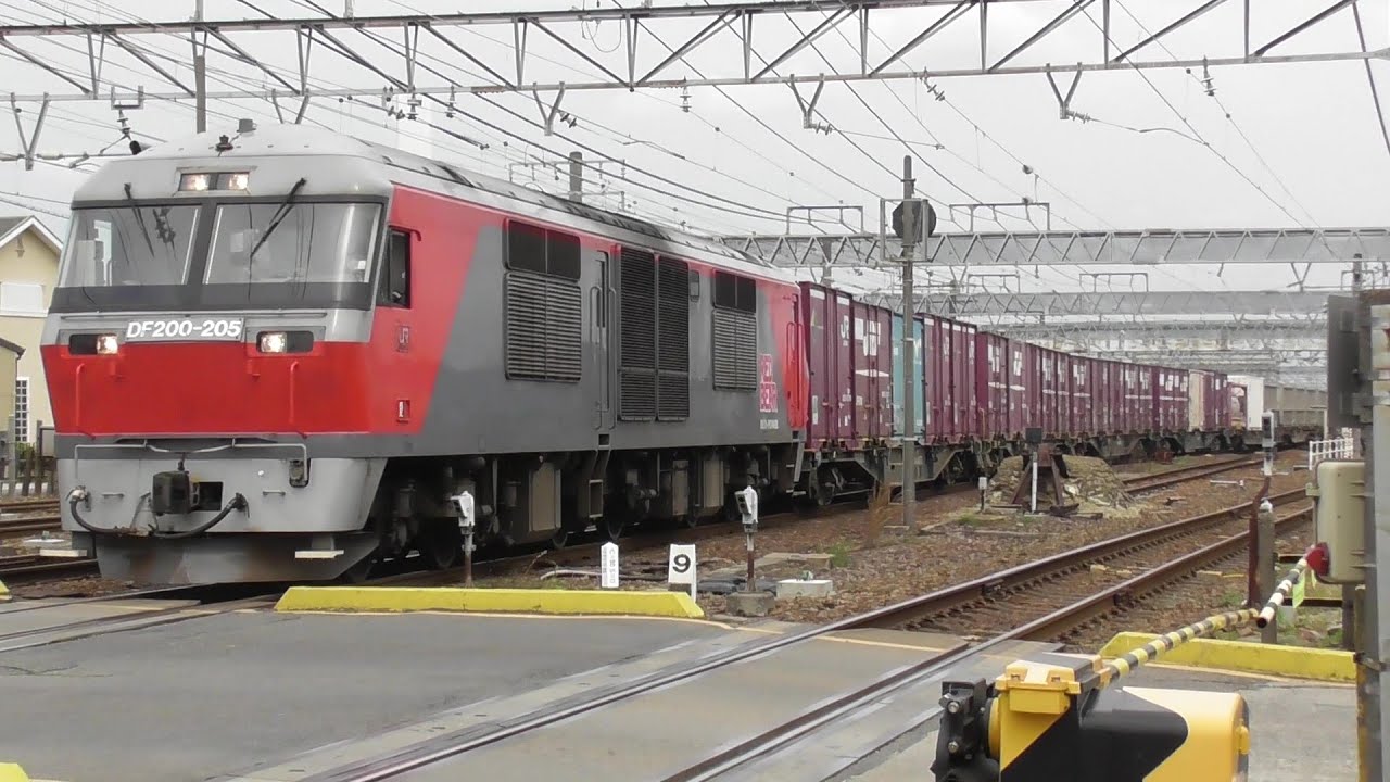 DF200-205＋コキ 2089レ 稲沢駅発車 - YouTube