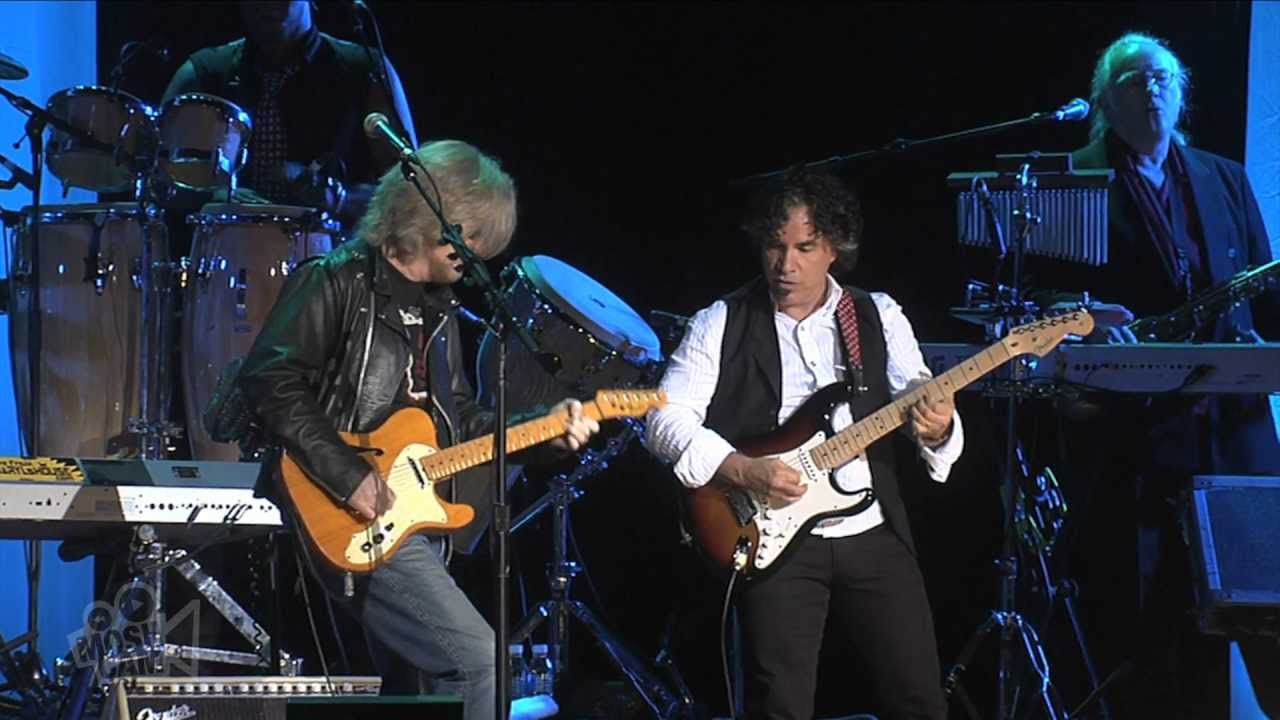 Daryl Hall and John Oates - Family Man | Live in Sydney | Moshcam - YouTube