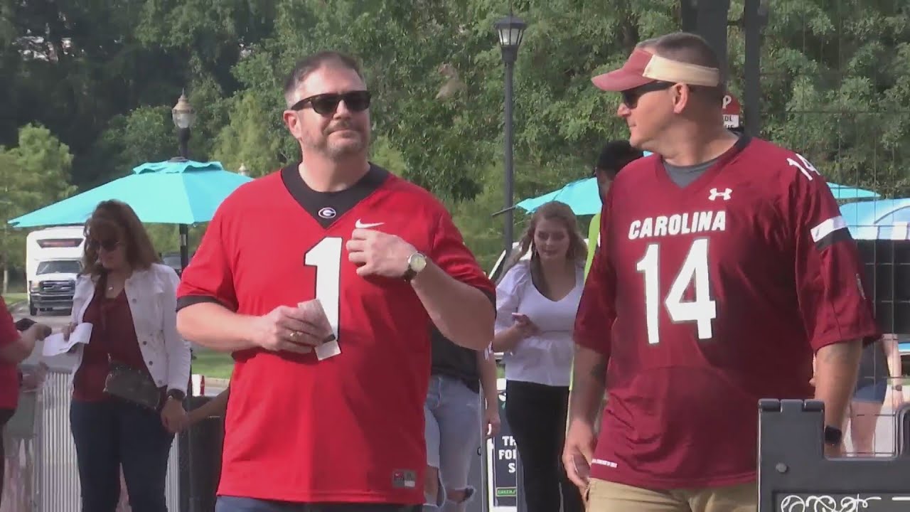 Local football fans enjoy last Border Bash before hiatus - YouTube