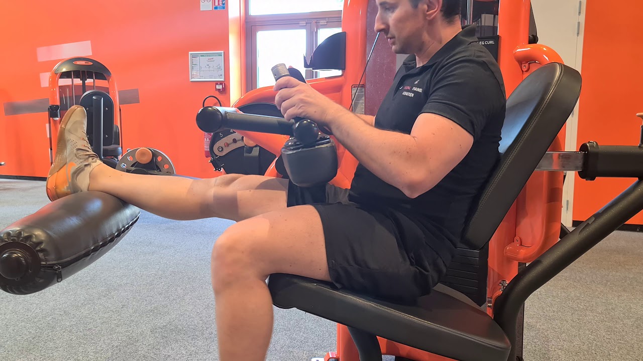 Leg curl assis - YouTube