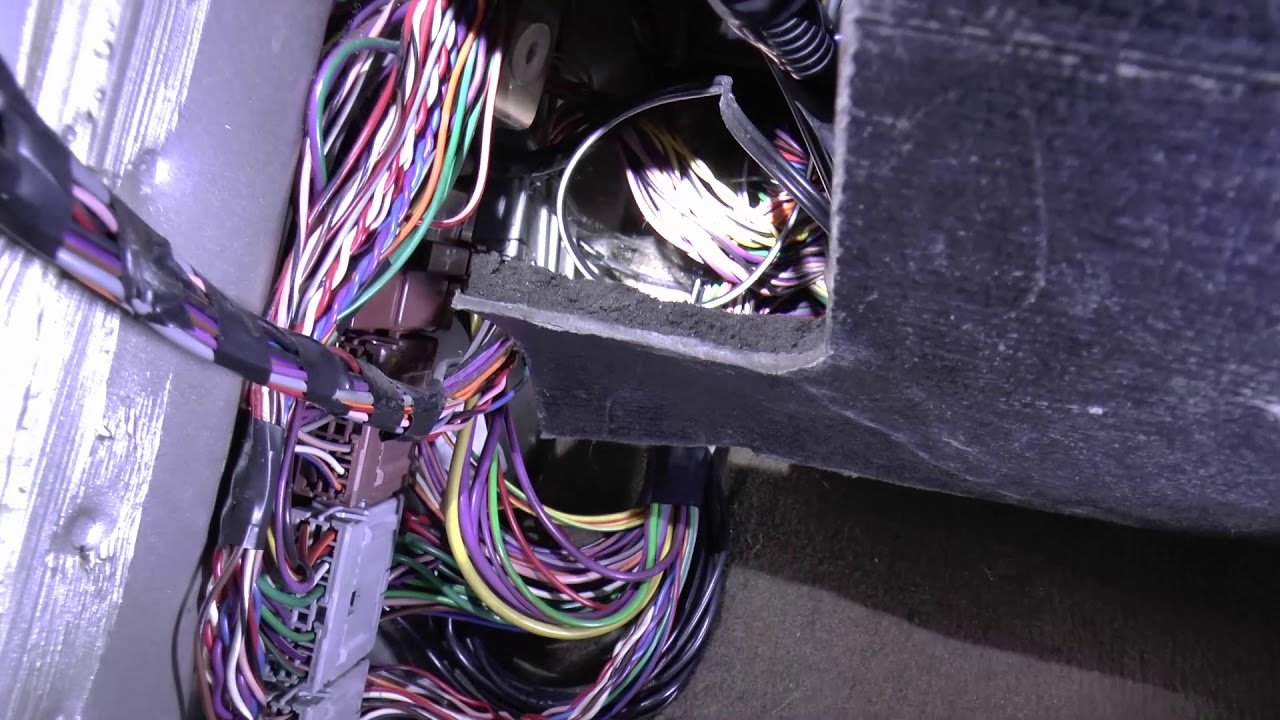 Discovery 2 Rain Water Running In. (Still) (Big Lollopy Dog) - YouTube