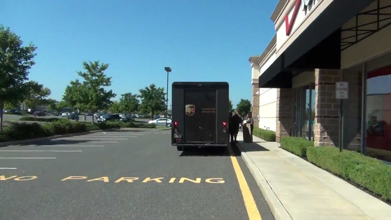 UPS driver crosses Verizon picket line in Manalapan, NJ - YouTube