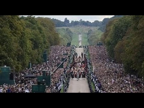 Queen Elizabeth’s procession on Long Walk back to Windsor Castle in ...