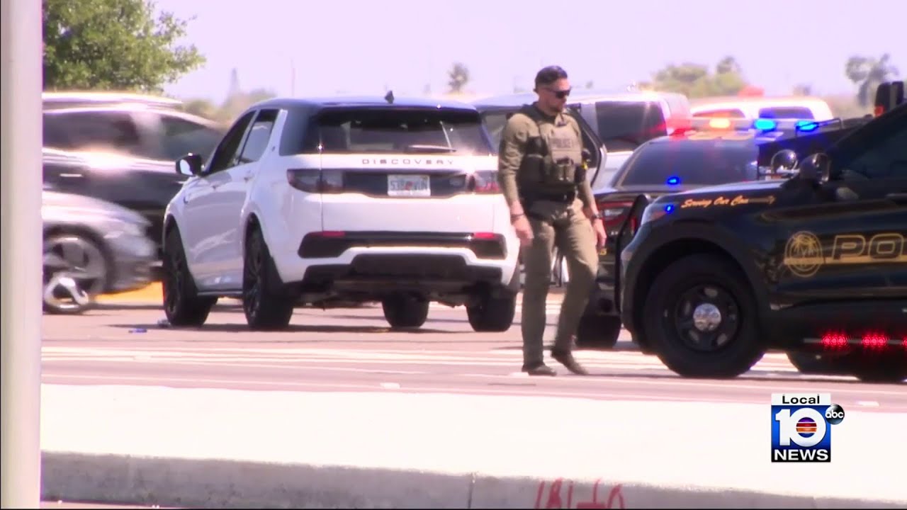 SWAT team surrounds SUV in Miramar - YouTube