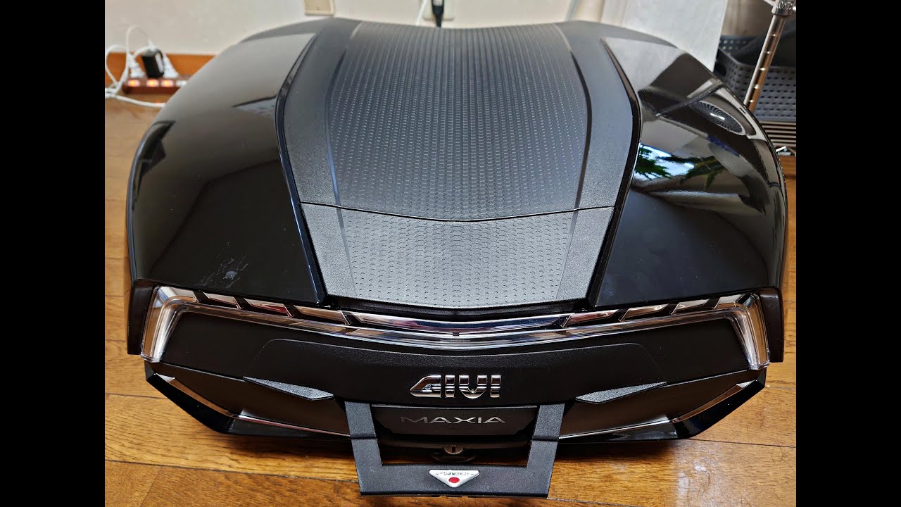 V58NNT - Givi V58 Maxia 5 Tech Top Case - YouTube