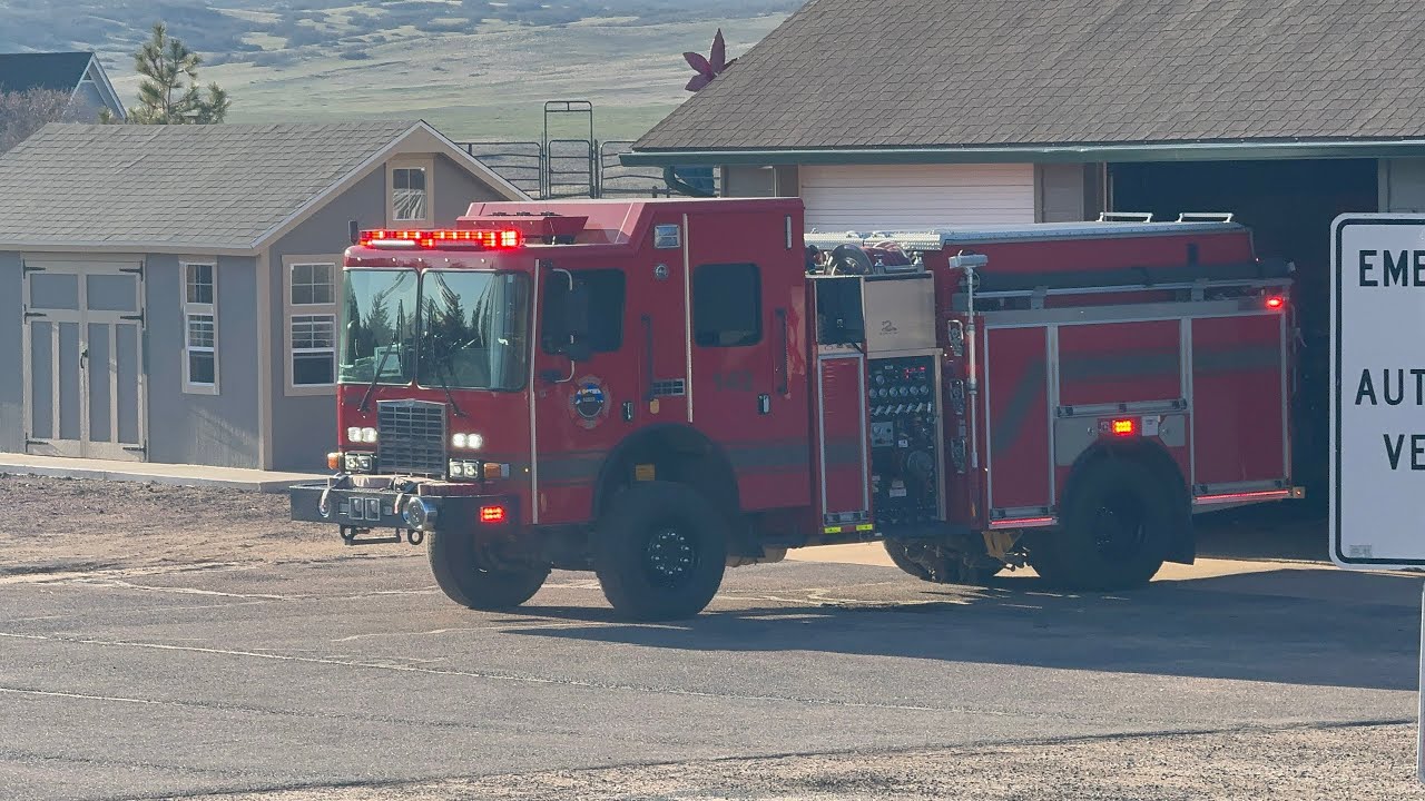 Jackson 105 Engine 142 returning to station 🚒 - YouTube