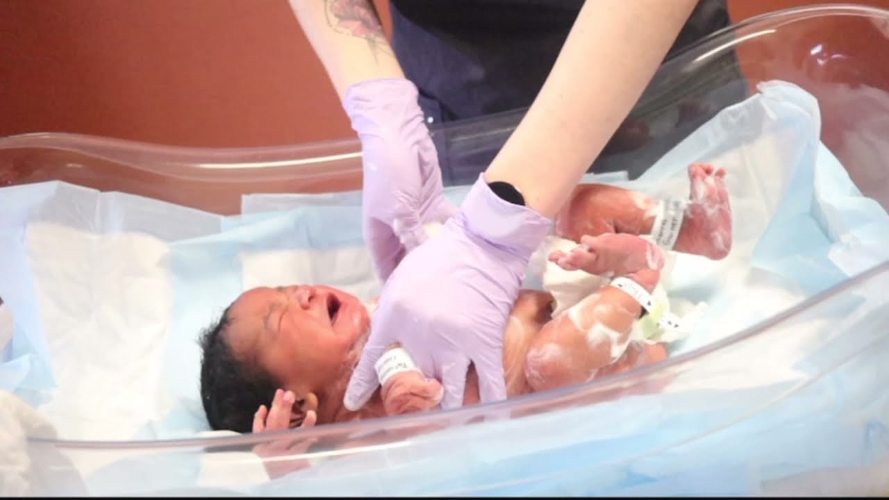 Newborn First Bath 2021 | Rome’s First Hospital Bath - YouTube