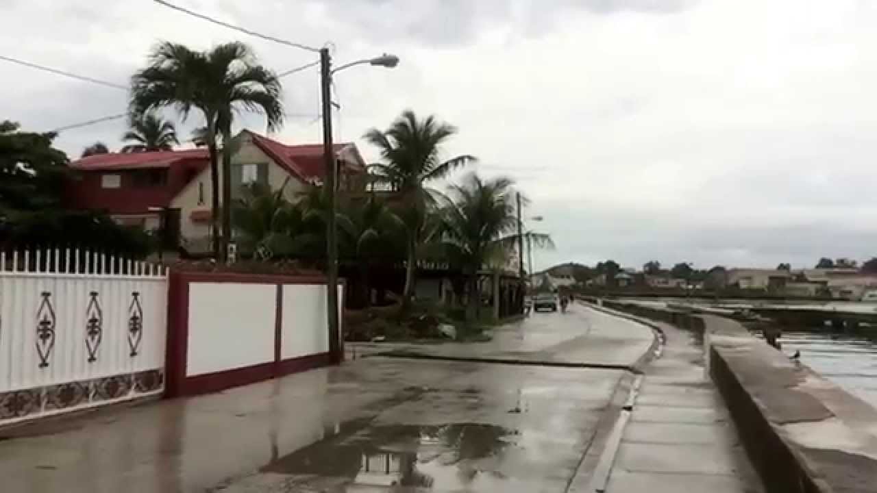 Walking the streets of Belize - YouTube
