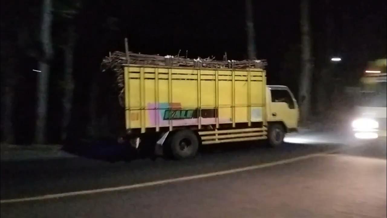 KONVOI TRUCK TEBU BERSAING GAS POL DI TIKUNGAN LAHOR - YouTube