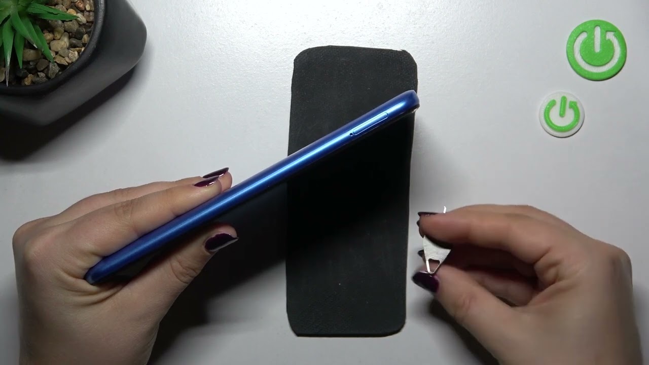 Cómo sacar SIM y tarjeta de memoria del XIAOMI REDMI 10A - YouTube