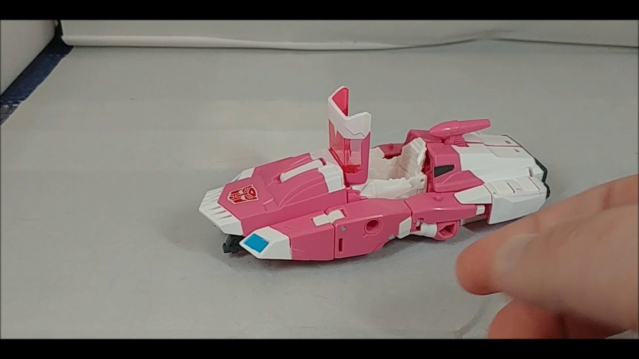 Chuck's Reviews Transformers Titans Return Arcee and Ultra Magnus - YouTube