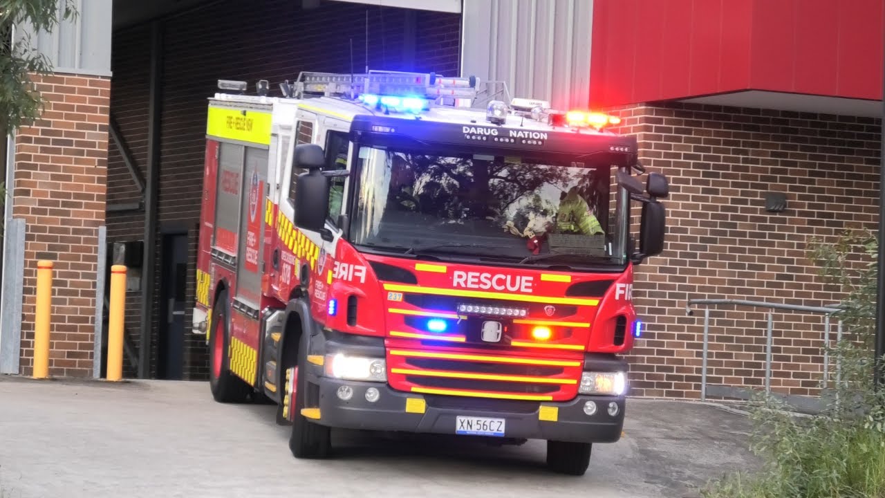 [Fire & Rescue NSW] Ropes Crossing RP078 Responding | MVA - YouTube
