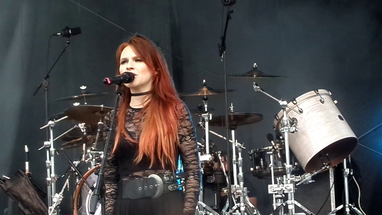 Fabienne Erni - Artio ( Eluveitie live Sama Rock 2019) - YouTube