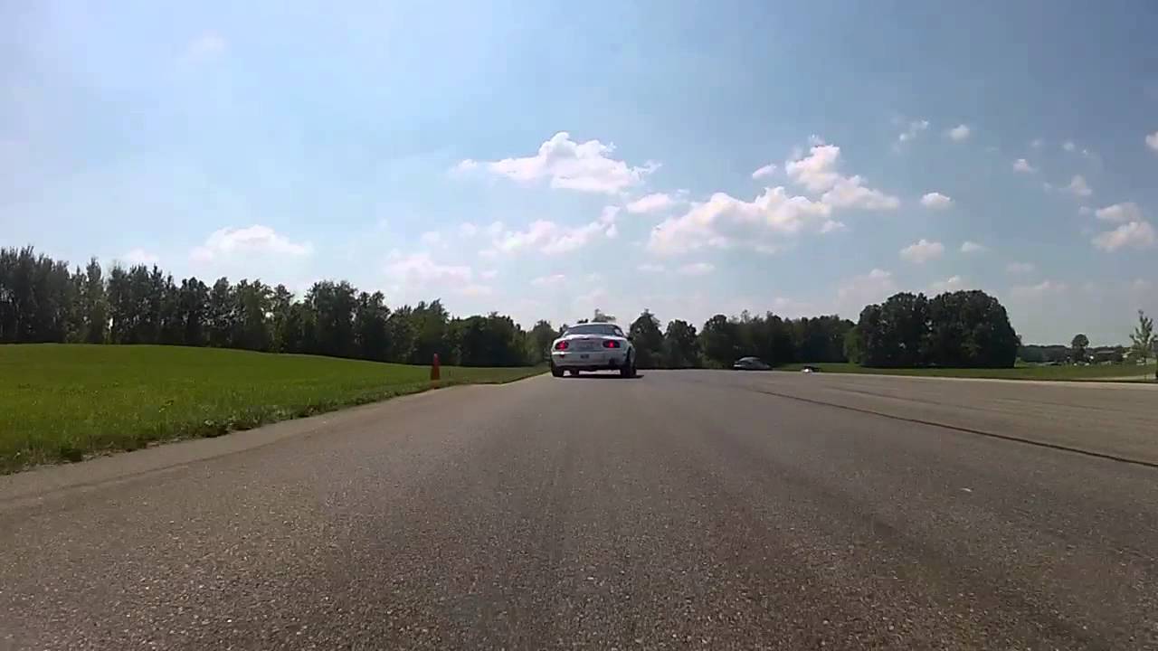 E92 M3 and Miata at Grattan Raceway - YouTube