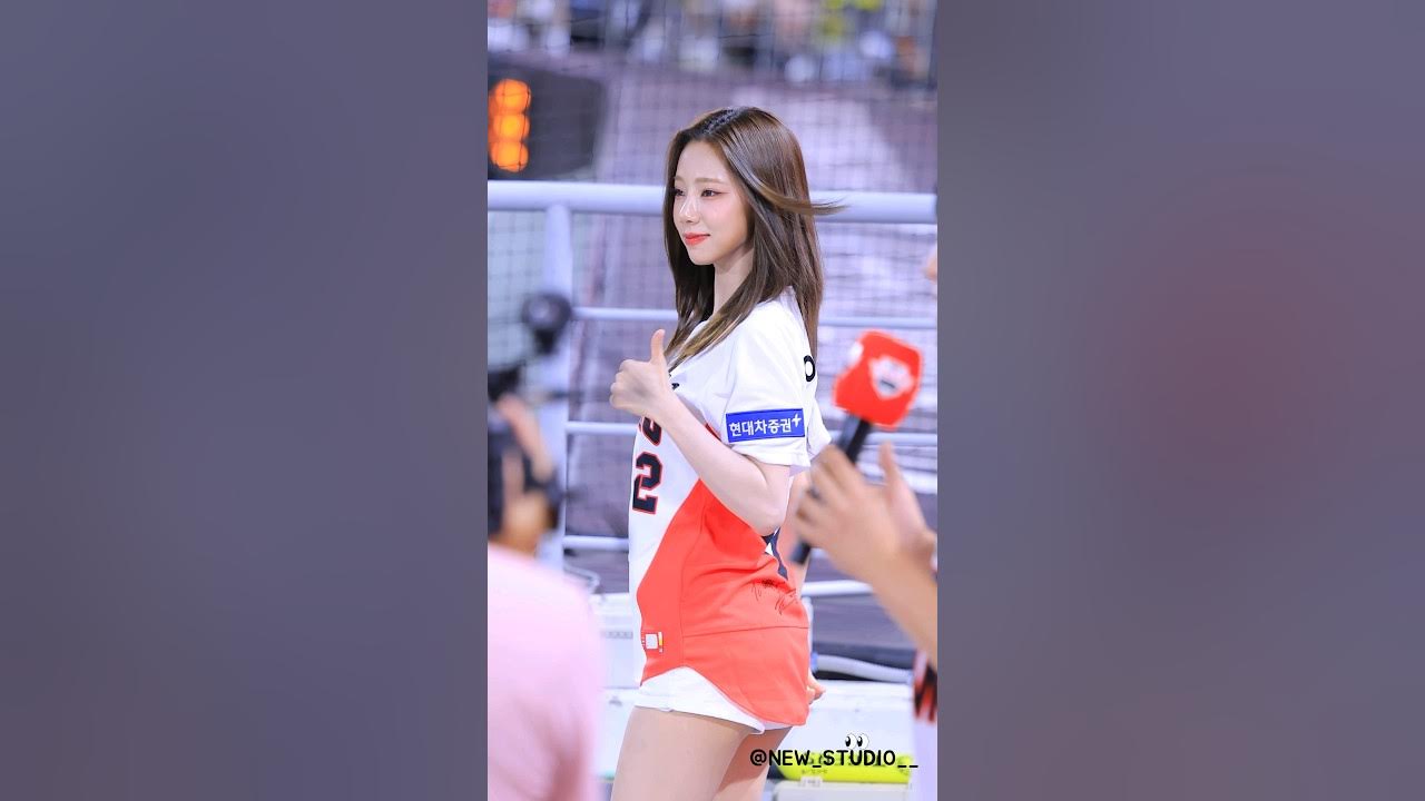 우주소녀 이여름 삐끼삐끼 직캠 240903 - YouTube