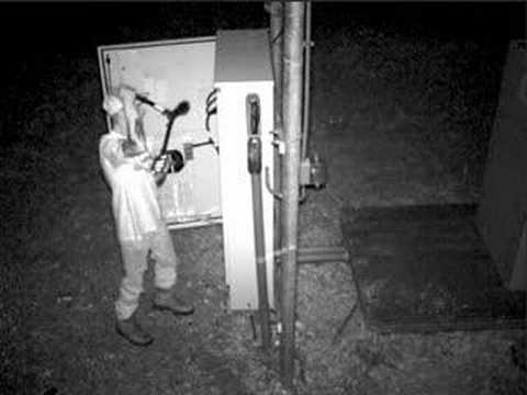 Guy stealing copper - YouTube