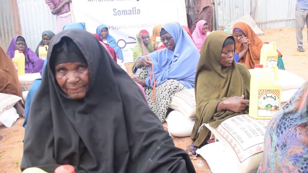 Al-Rahma food distribution in somalia - YouTube