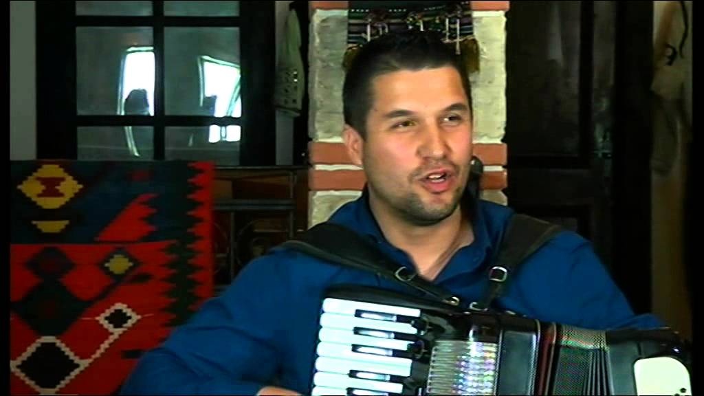 Dejan Mitrovski i grupa Ambasador-Marice licno devojce - YouTube