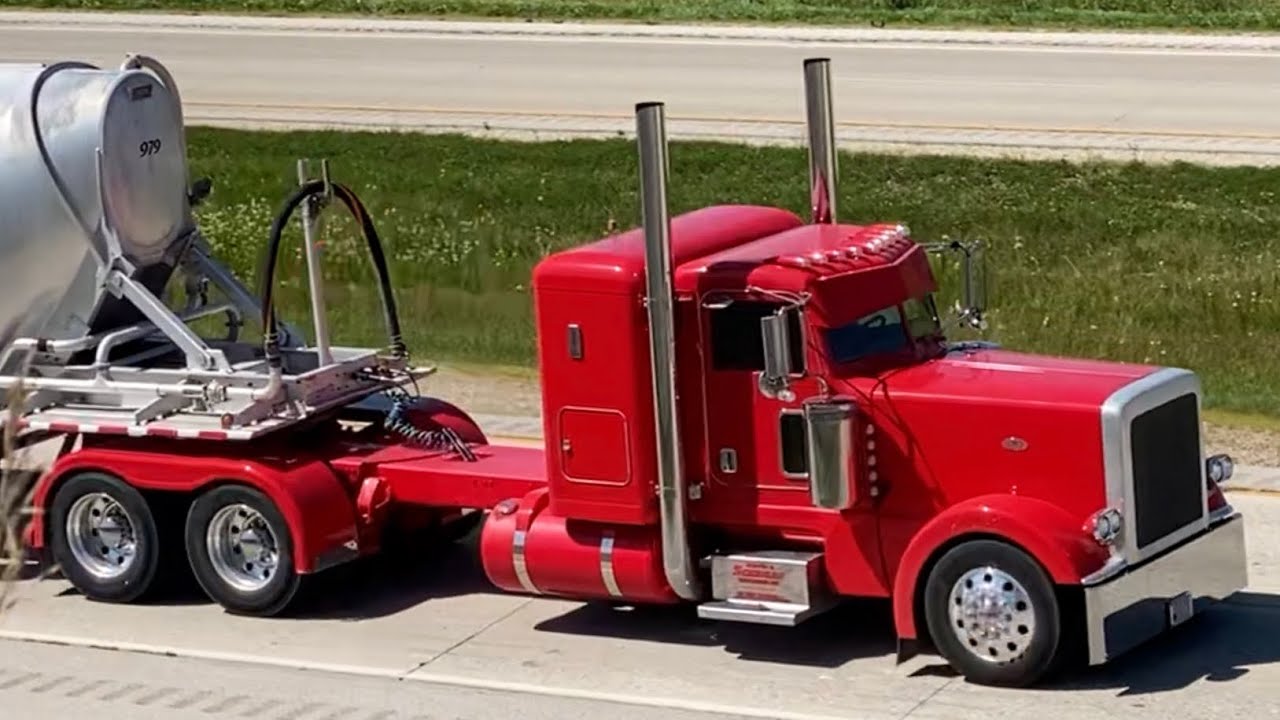 Largecar Peterbilt Rolling Down The Highway - YouTube