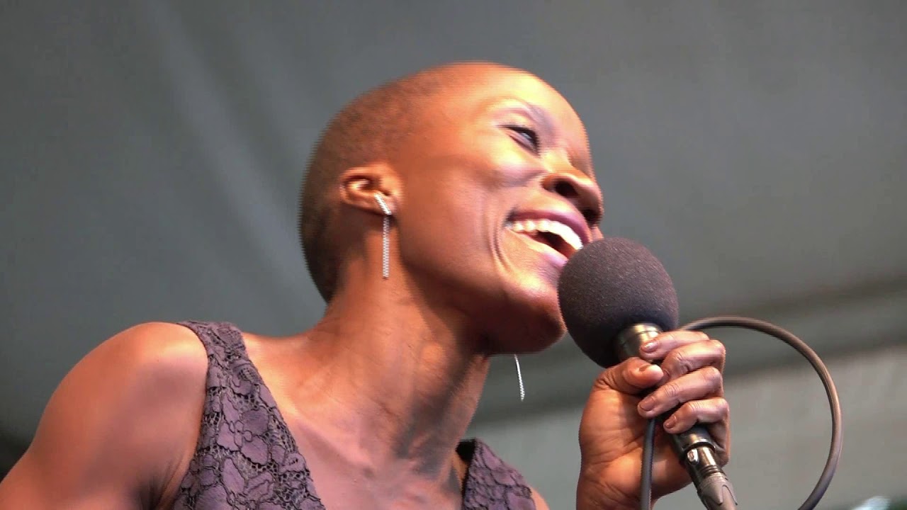Rokia Traoré - Zen - LIVE at Afrikafestival Hertme 2017 - YouTube