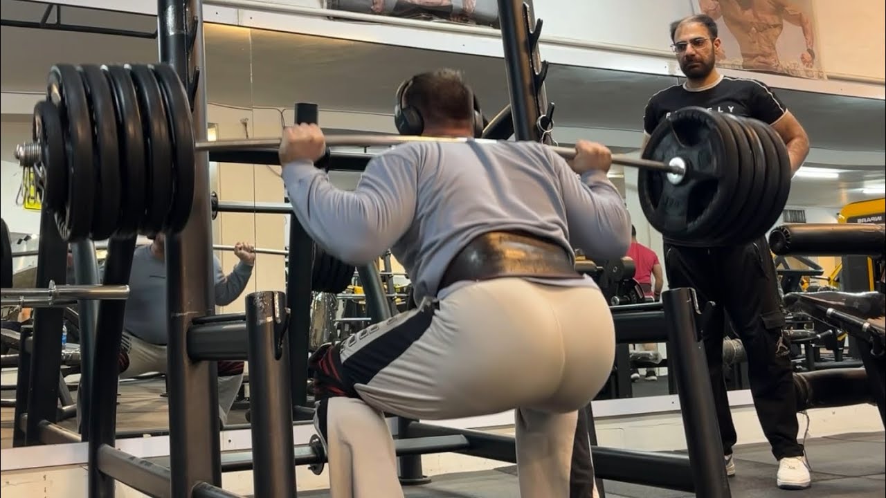Natural powerlifting Day 175 - SQUAT - 5 plates for reps - YouTube