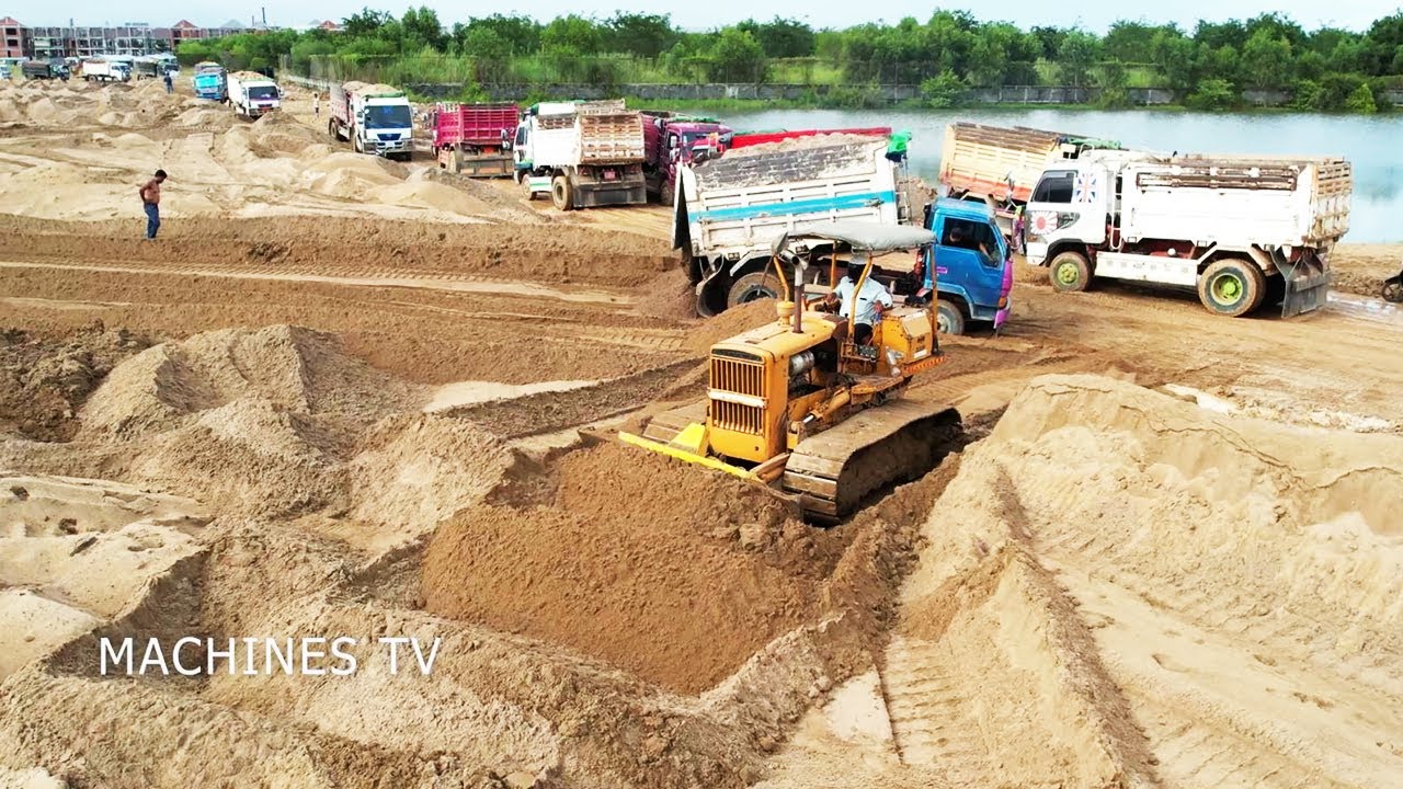 The Best Action Funny Skills Bulldozer Operator Spreading Sand And 5ton ...