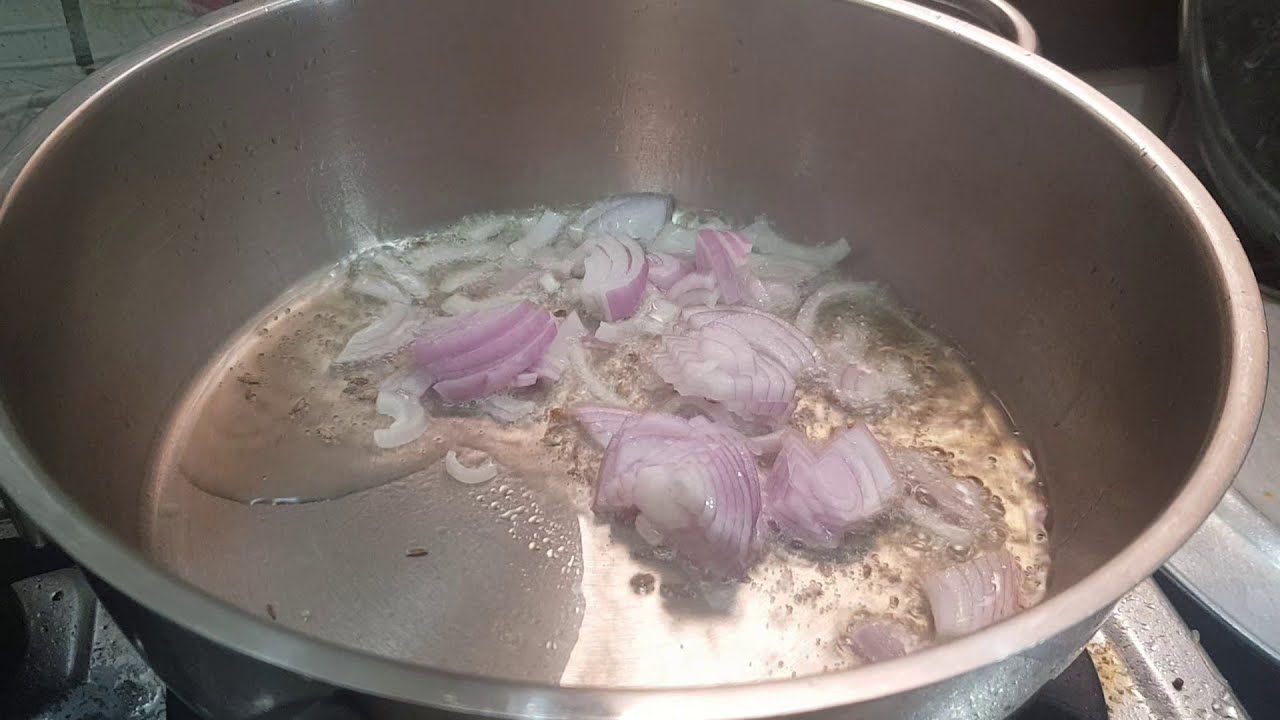 1 Minute Video. Onion Frying Sound. How many of u like this frying ...
