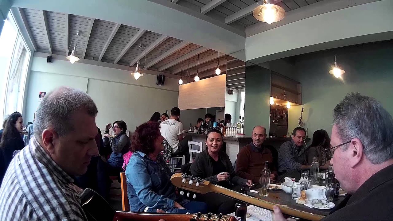 Η Βασιλκη και η παρεα της, στο καφε ουζερι "Τα δεοντα" [2] - YouTube