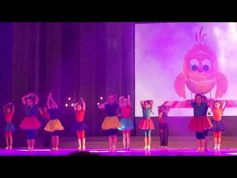 Эрика на сцене! Танец «Физ-зарядка». Ансамбль Улыбка.