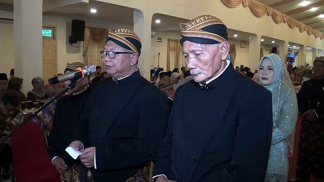 PINAMPI PASRAHMANTEN BERBAHASA JAWA Bp.IR.H.AHMAD ( Live Resepsi Manten ...