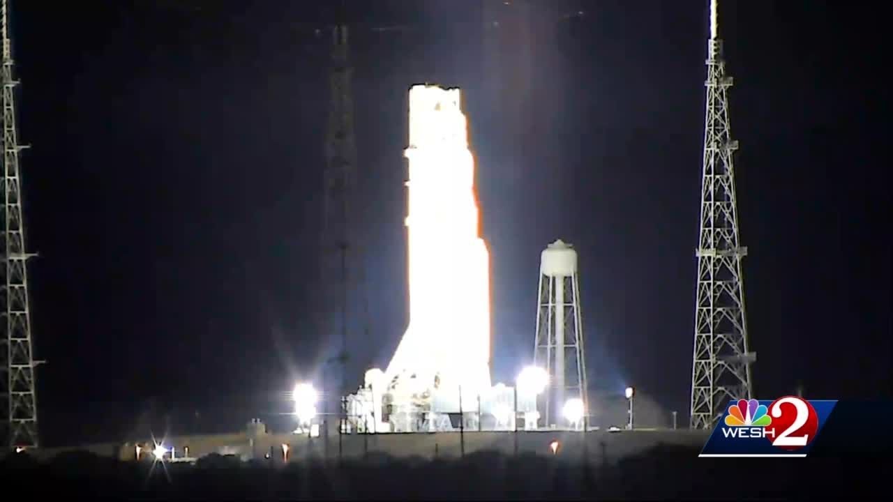 Lightning strikes towers at Artemis 1 launch pad, NASA says - YouTube