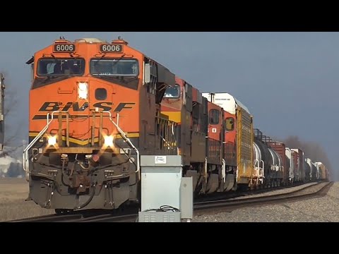BNSF 6006 Leads CN A497 through Tuscola, IL - YouTube