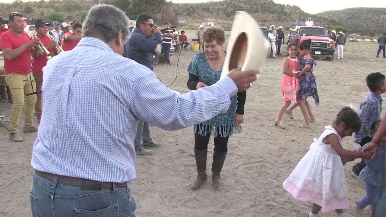 Bertha y Simon con la Banda del Centro - YouTube