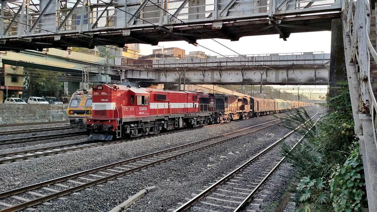 RED ALCO Twins Pulling Mumbai LTT - Nanded Special Fare Special # ...