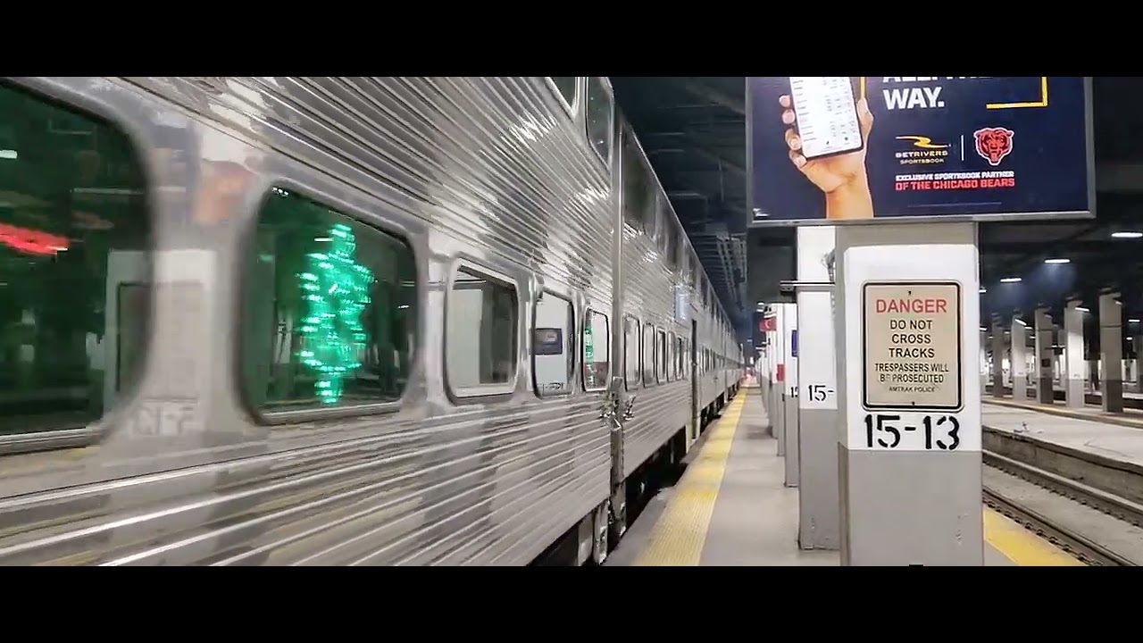 Metra's Holiday Train departs Chicago Union Station - YouTube