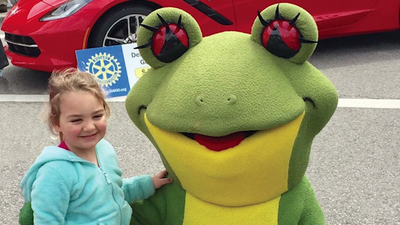WBGU Frog Squad headed to Defiance Lilac Festival - YouTube