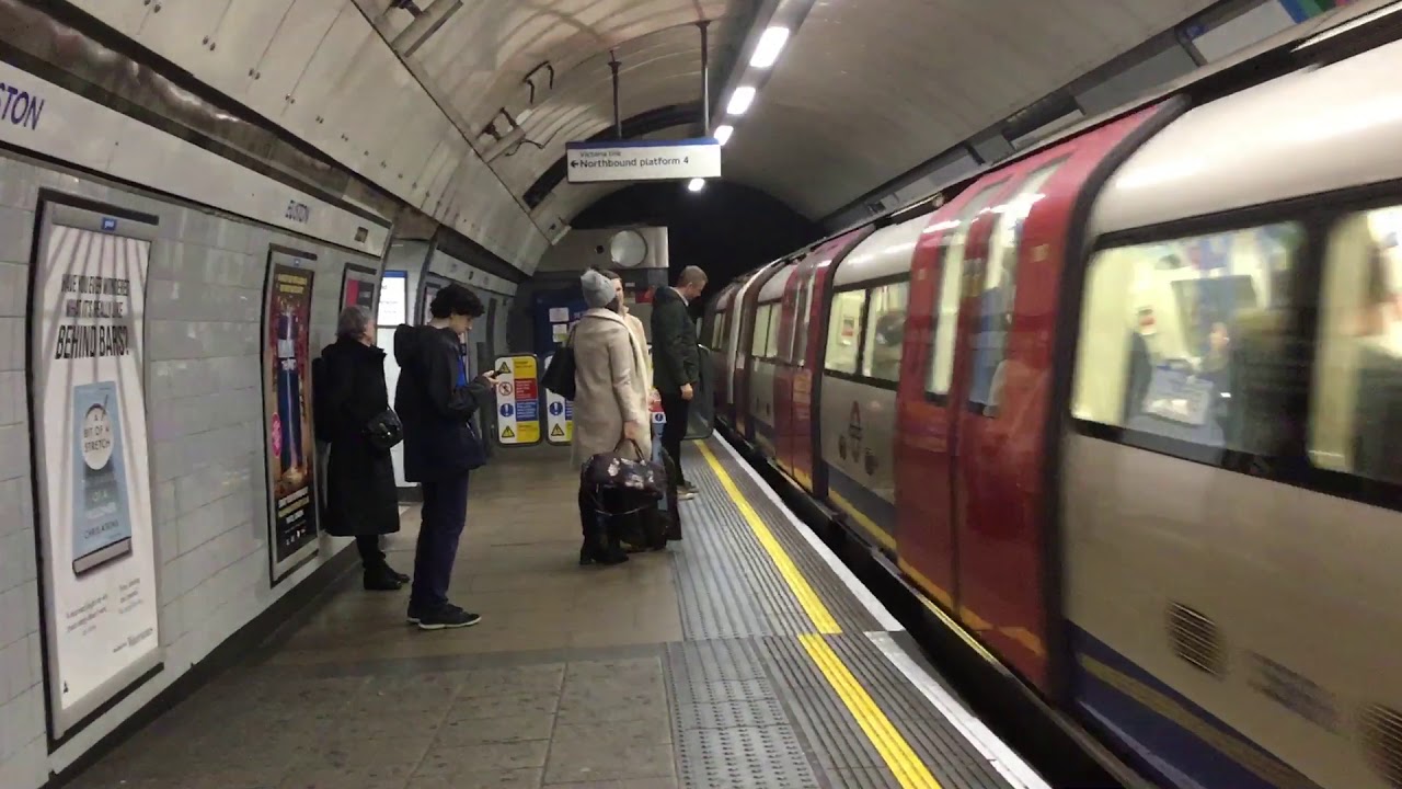 Northern Line 1995 stock arrives at Euston Bank Branch. - YouTube