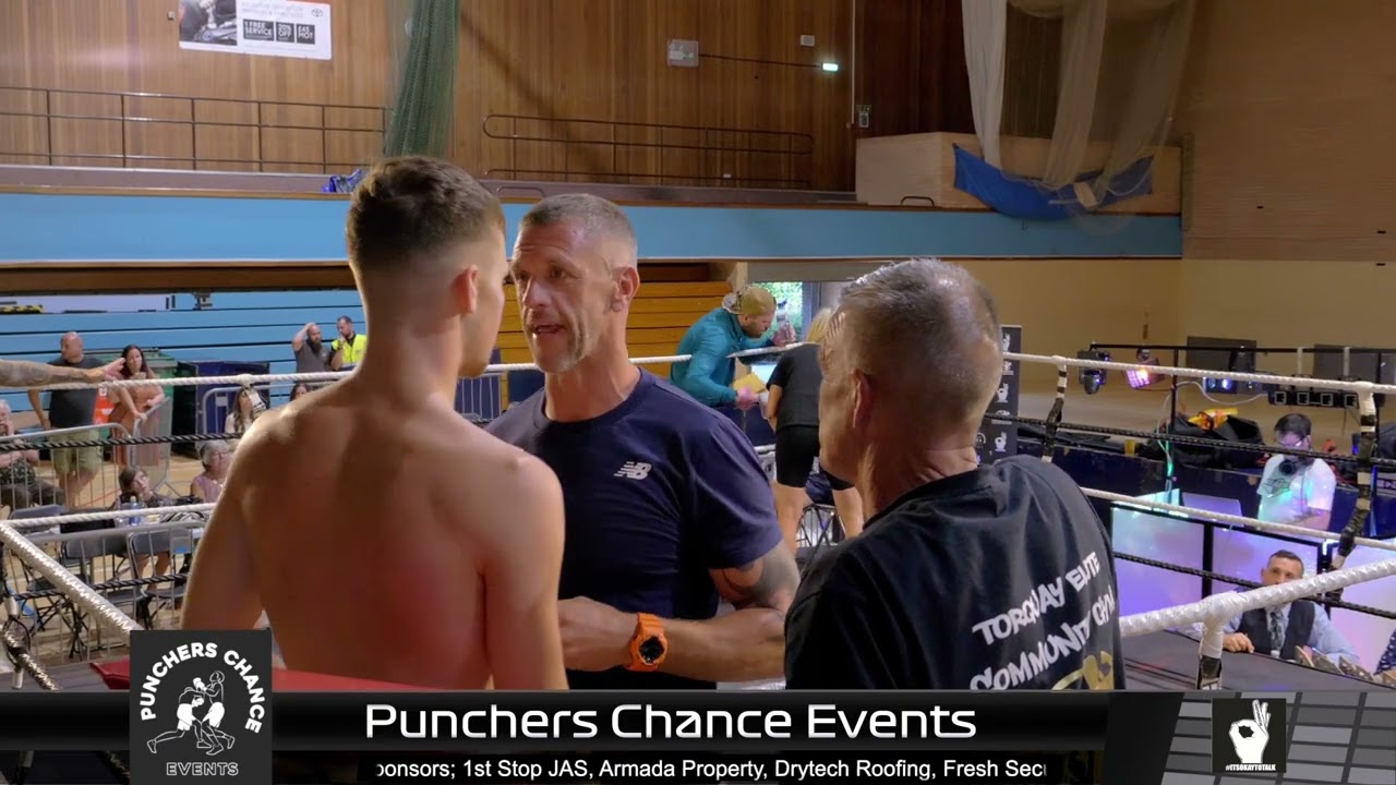 Fight 9 Declan Davis Vs Stephen Lomax - YouTube