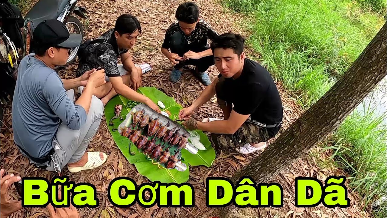 Bữa Cơm Dân Dã Đạm Bạc Của Team A7 - YouTube