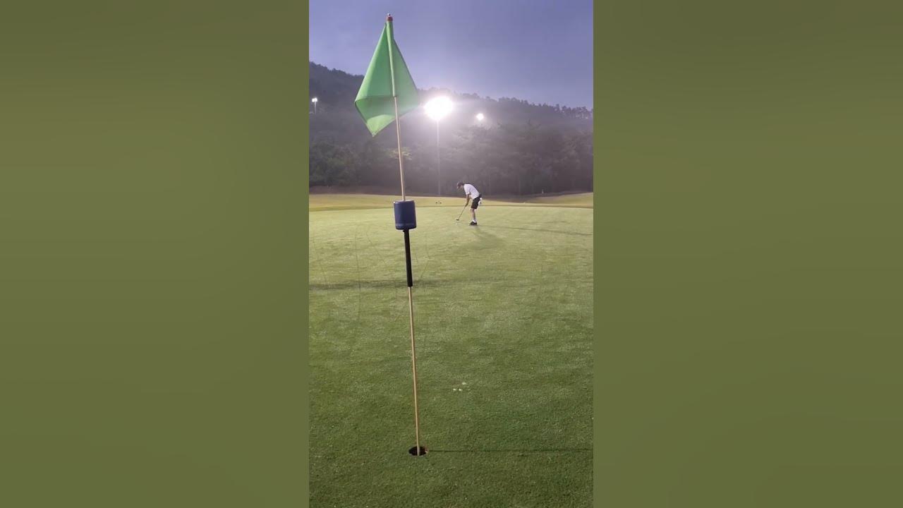 10언더형님딱20미터 롱펏과감한스트로크후 뚜벅뚜벅 힘차게걸어오시네요롱퍼팅은 감각과 잔딧밥이죠필드골프필드레슨골프레슨필드필드골프레슨필드프로레슨퍼터레슨