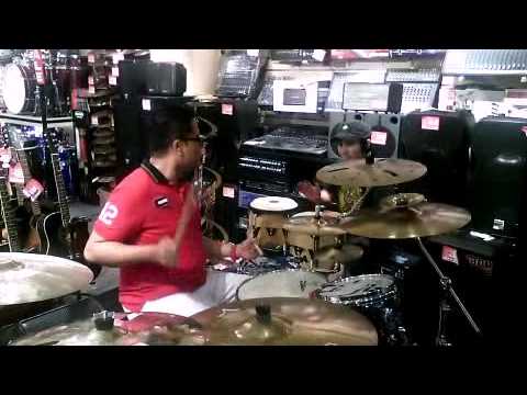 Mike Alba (freestyle Drumming)@ JB MUSIC SM NORTH - YouTube